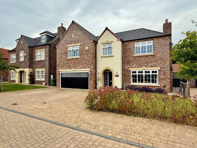 5 bedroom detached house to rent
