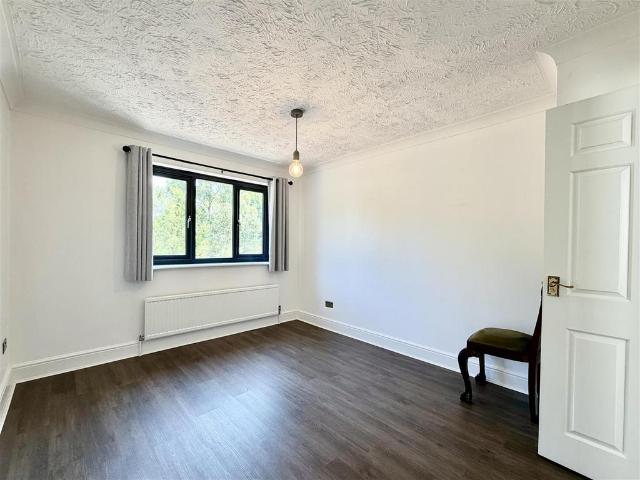 5 bedroom detached house to rent