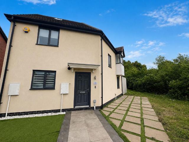 5 bedroom detached house to rent