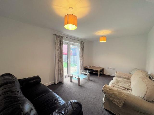 5 bedroom detached house to rent