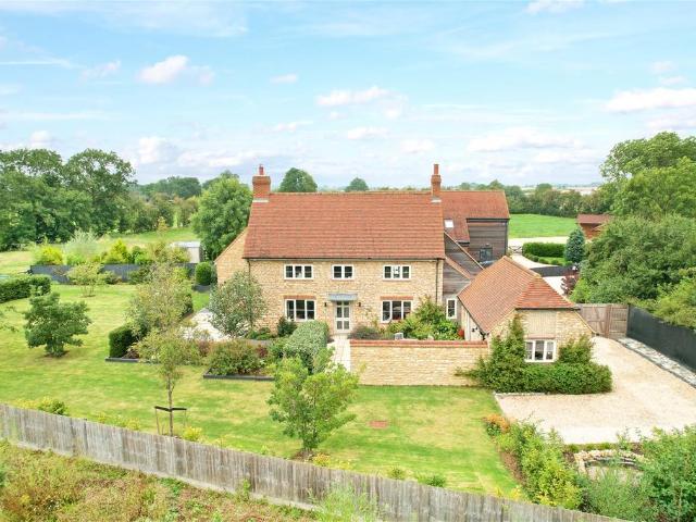 5 bedroom detached house to rent