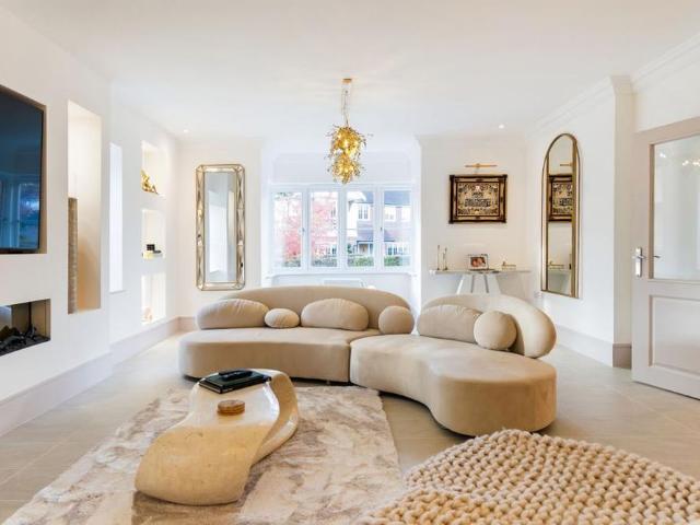 5 bedroom detached house to rent