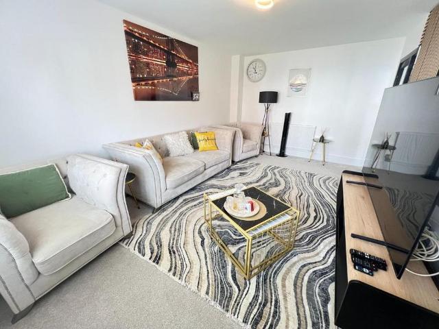 5 bedroom detached house to rent
