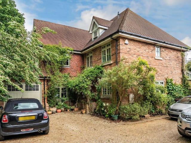 5 bedroom detached house to rent