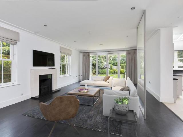 5 bedroom detached house to rent