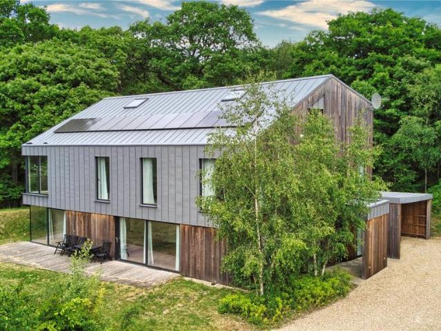 5 bedroom detached house to rent