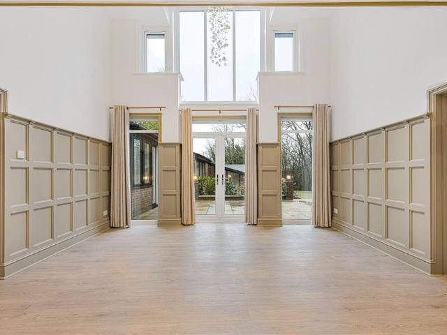 5 bedroom detached house to rent
