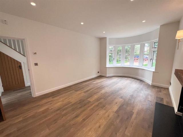 5 bedroom detached house to rent