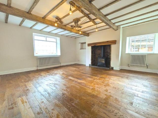 5 bedroom detached house to rent