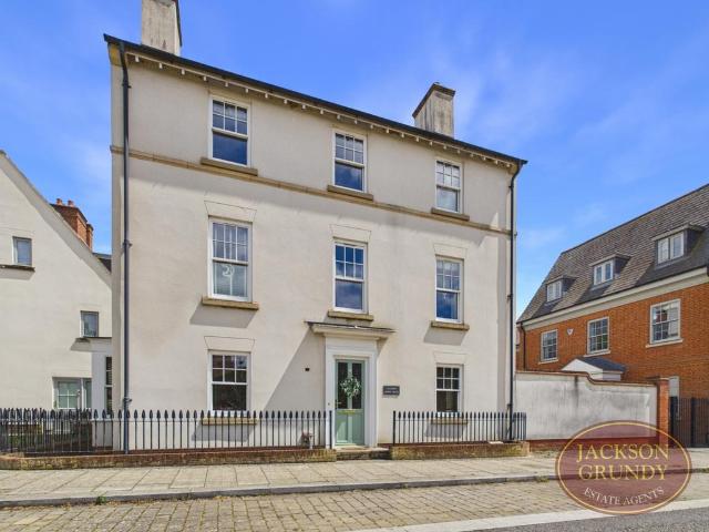 5 bedroom detached house to rent