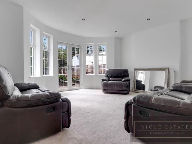 5 bedroom detached house to rent