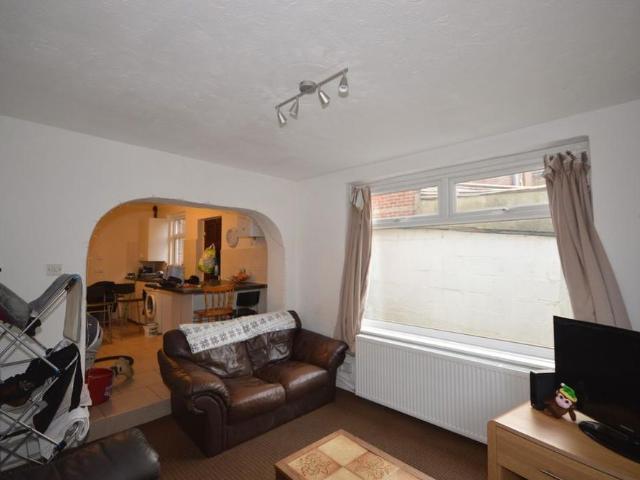 5 bedroom detached house to rent