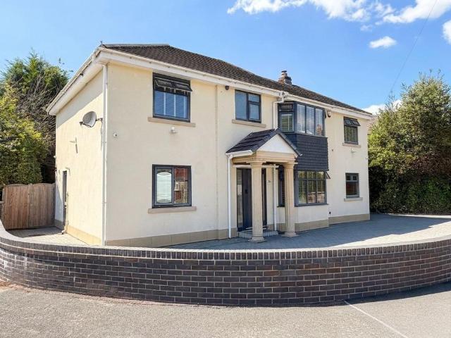 5 bedroom detached house to rent