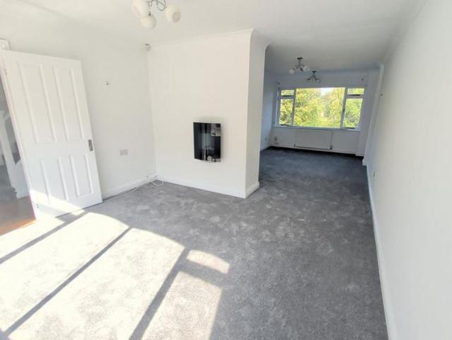 5 bedroom detached house to rent