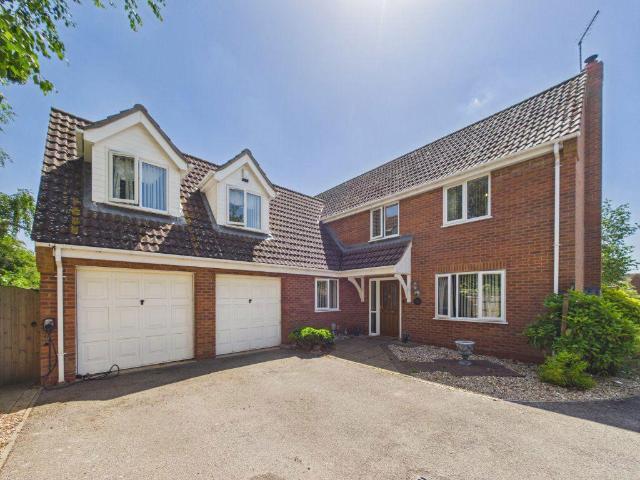 5 bedroom detached house to rent
