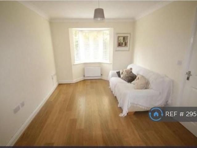 5 bedroom detached house to rent