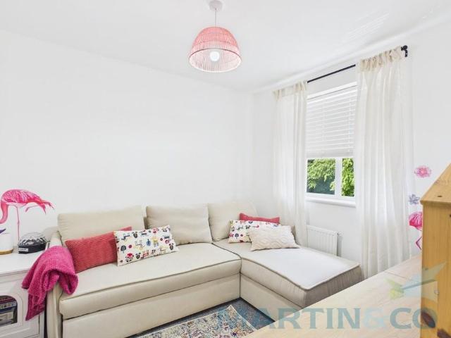 5 bedroom detached house to rent