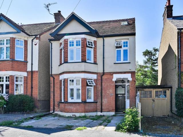 5 bedroom detached house to rent