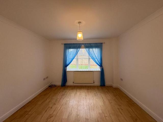 5 bedroom detached house to rent