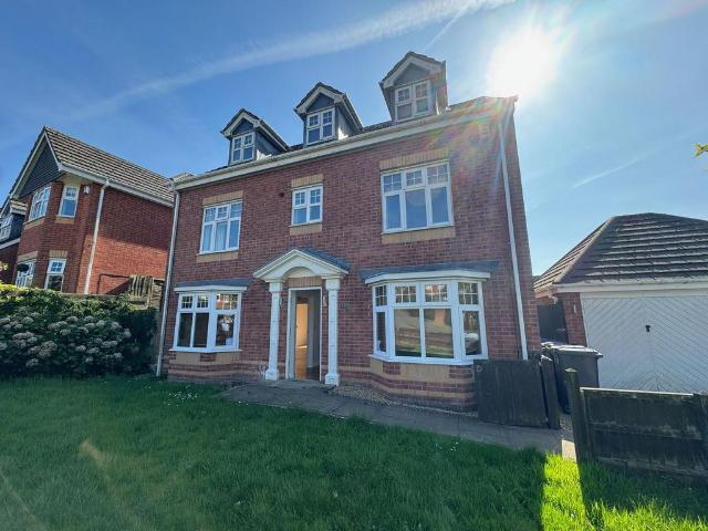 5 bedroom detached house to rent
