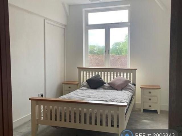5 bedroom detached house to rent