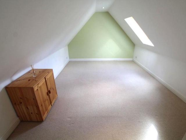 5 bedroom detached house to rent