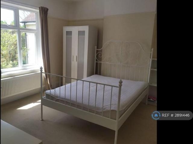 5 bedroom detached house to rent