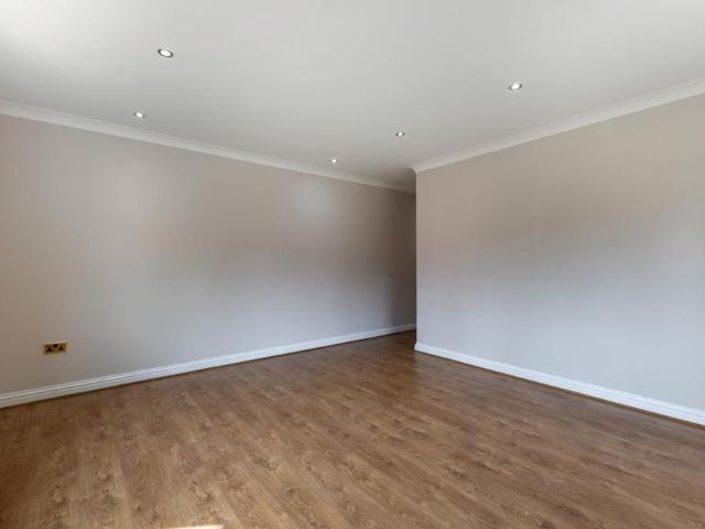 5 bedroom detached house to rent
