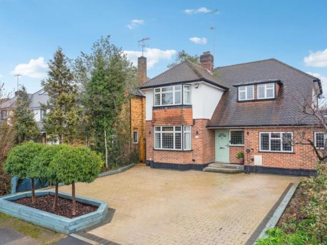 5 bedroom detached house to rent