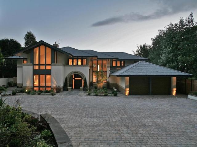 5 bedroom detached house to rent