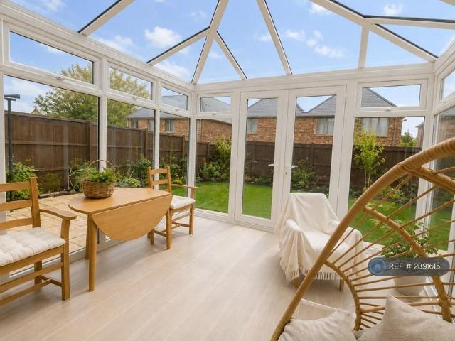 5 bedroom detached house to rent