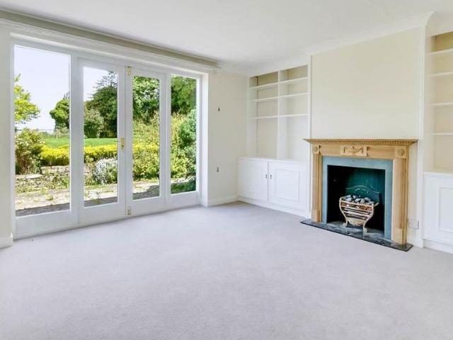 5 bedroom detached house to rent