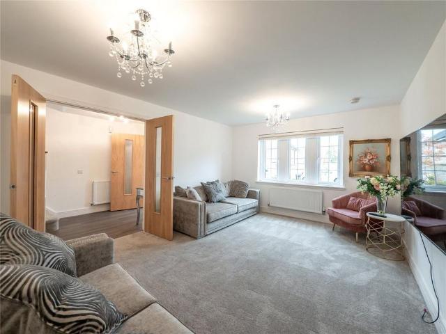 5 bedroom detached house to rent