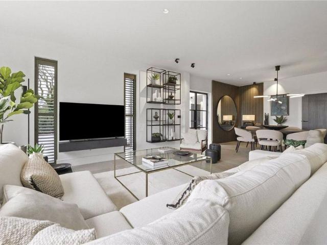 5 bedroom detached house to rent