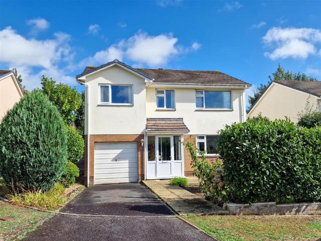 5 bedroom detached house to rent