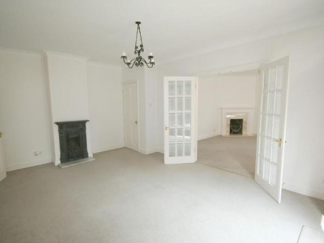 5 bedroom detached house to rent