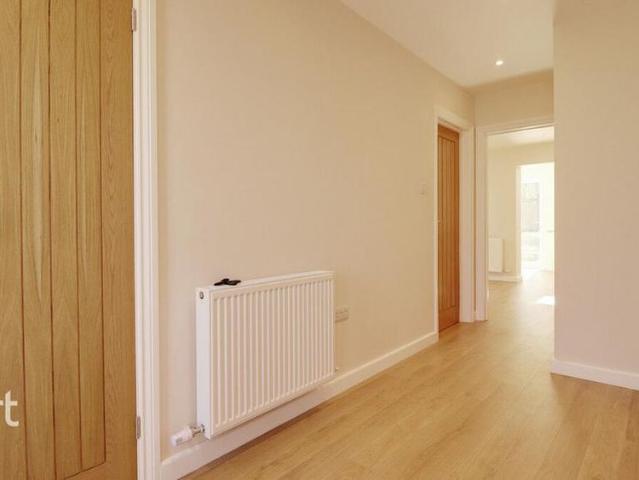 5 bedroom detached house to rent
