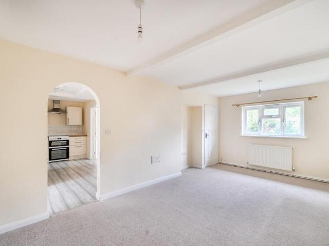5 bedroom detached house to rent