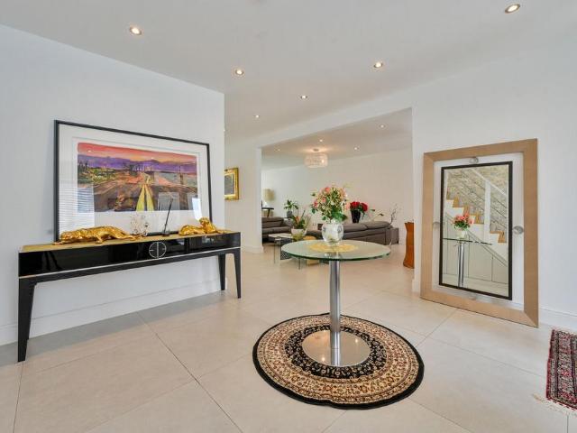 5 bedroom detached house to rent