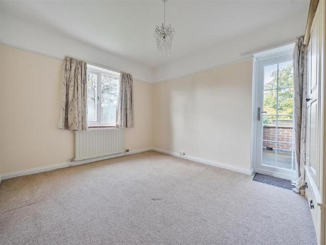 5 bedroom detached house to rent