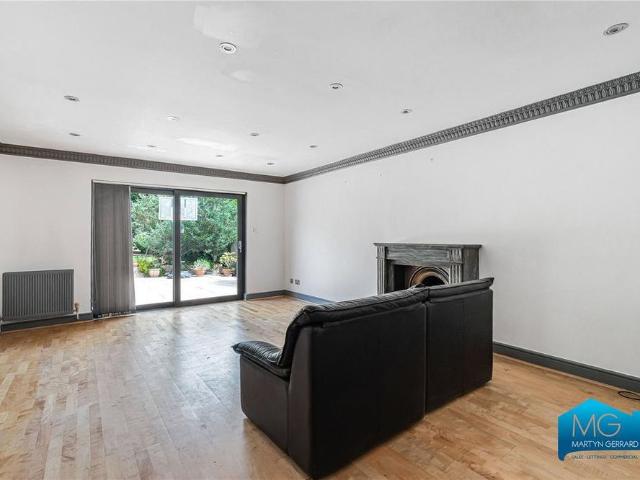 5 bedroom detached house to rent