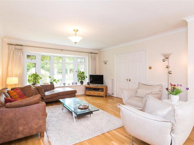 5 bedroom detached house to rent