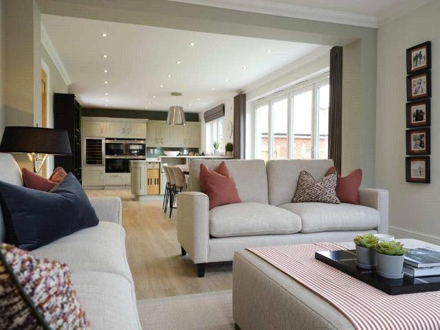 5 bedroom detached house to rent