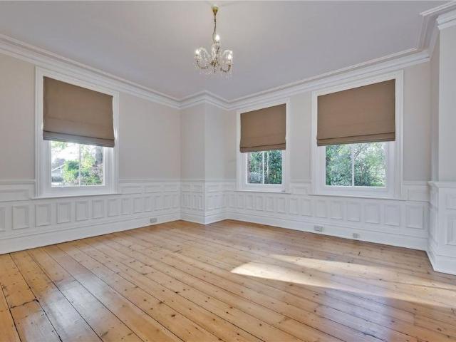 5 bedroom detached house to rent