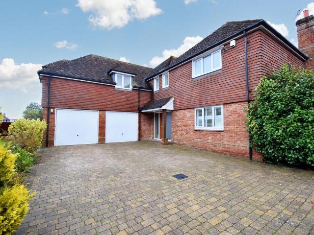 5 bedroom detached house to rent