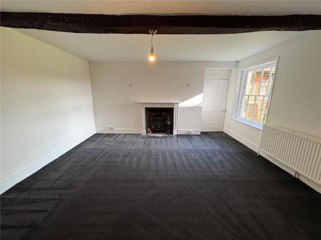 5 bedroom detached house to rent