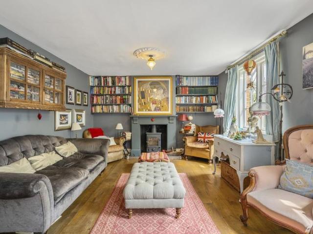 5 bedroom detached house to rent