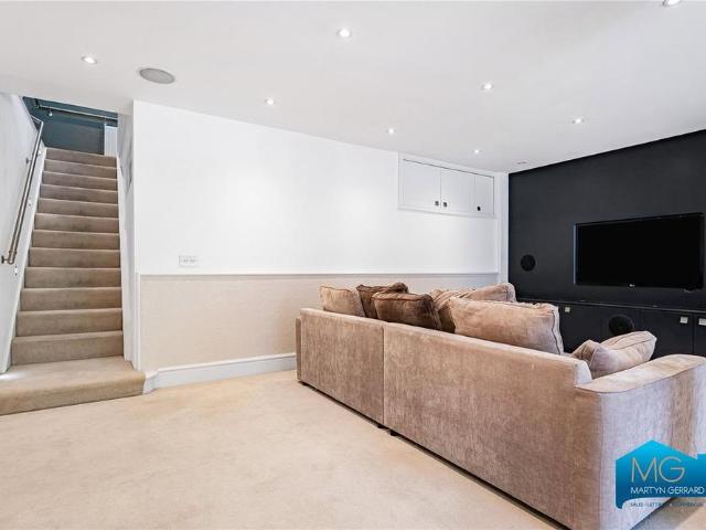 5 bedroom detached house to rent