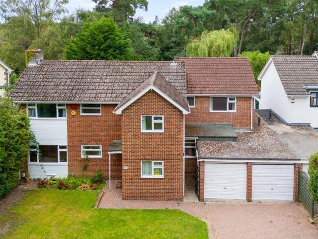 5 bedroom detached house to rent