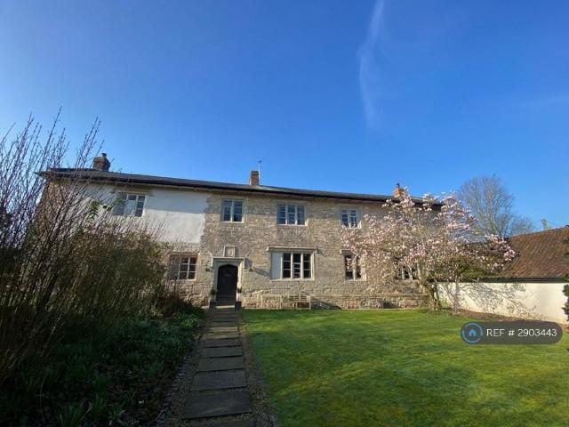 5 bedroom detached house to rent
